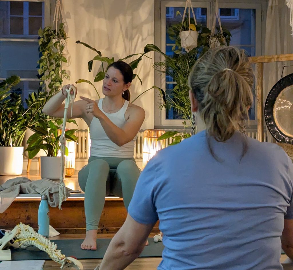 EASY YOGA-THERAPIE 50h Foundations - Lisa Monn